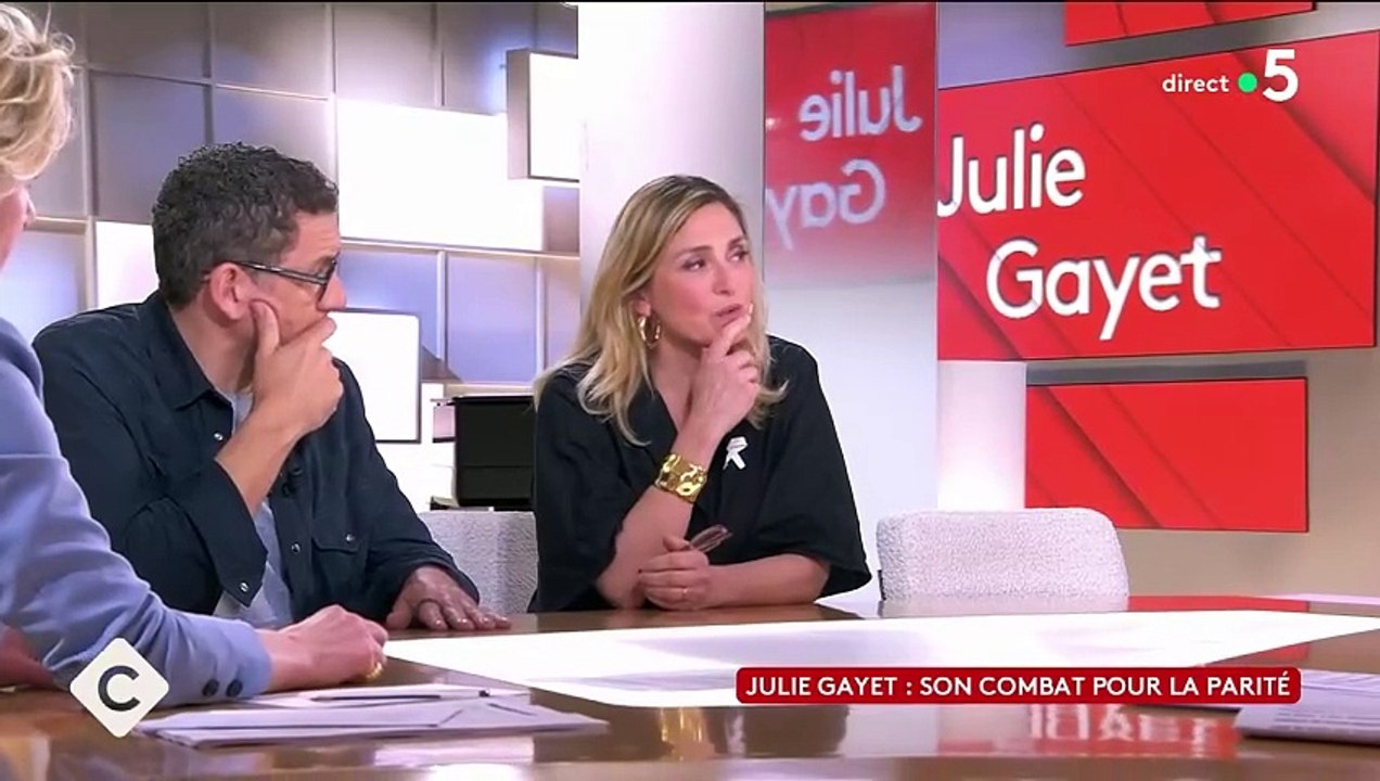 Julie Gayet dans "C à Vous", capture d'écran France 5. - Vidéo Dailymotion
