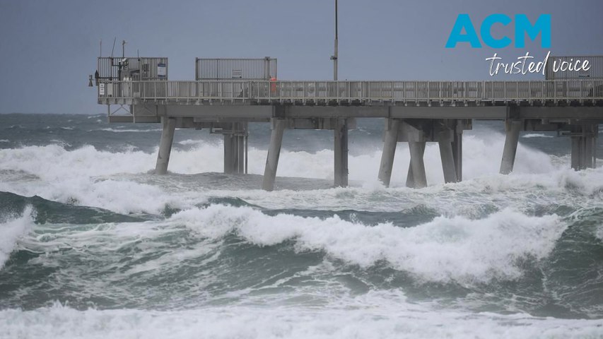 'Historic' Cyclone Alfred closing in as Queensland, NSW brace for ...