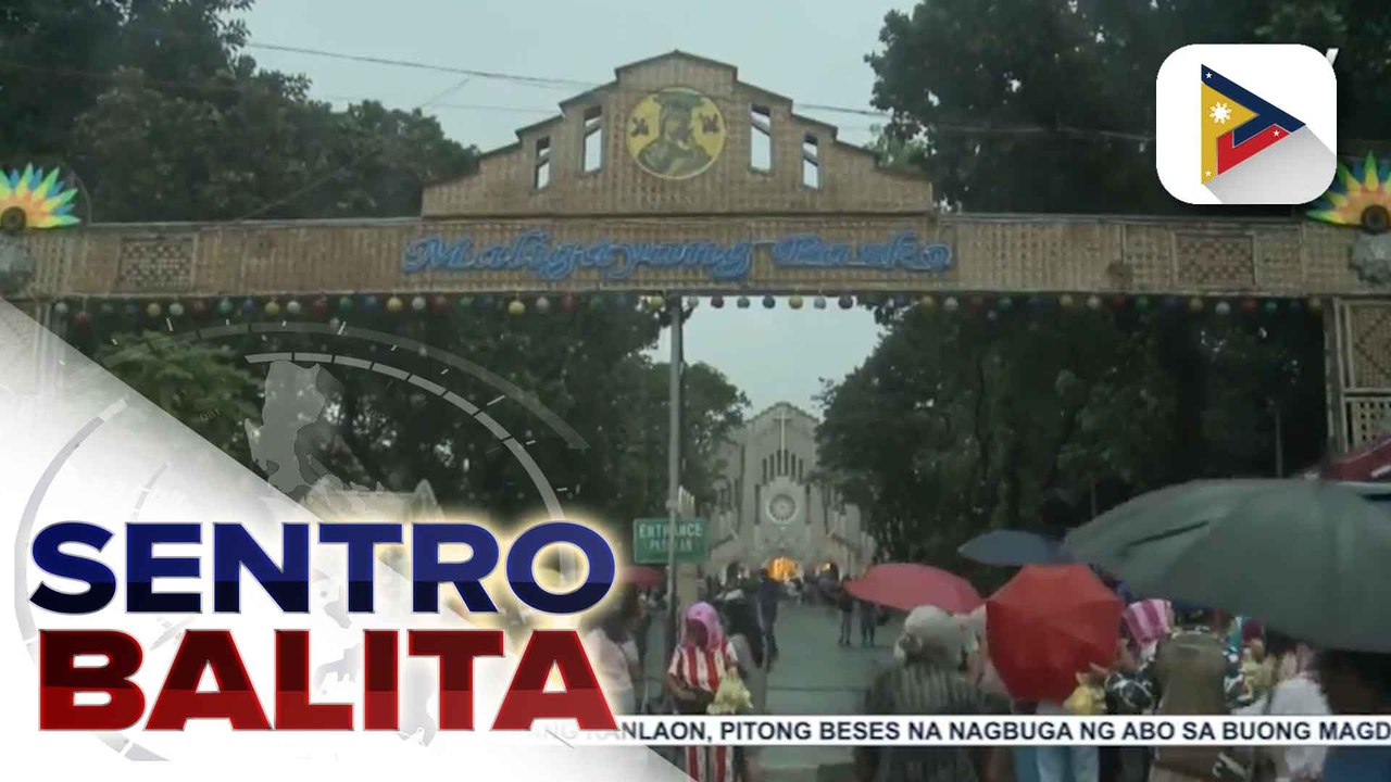 Ilang deboto sa Baclaran, hindi alintana ang maulang panahon makadalo ...