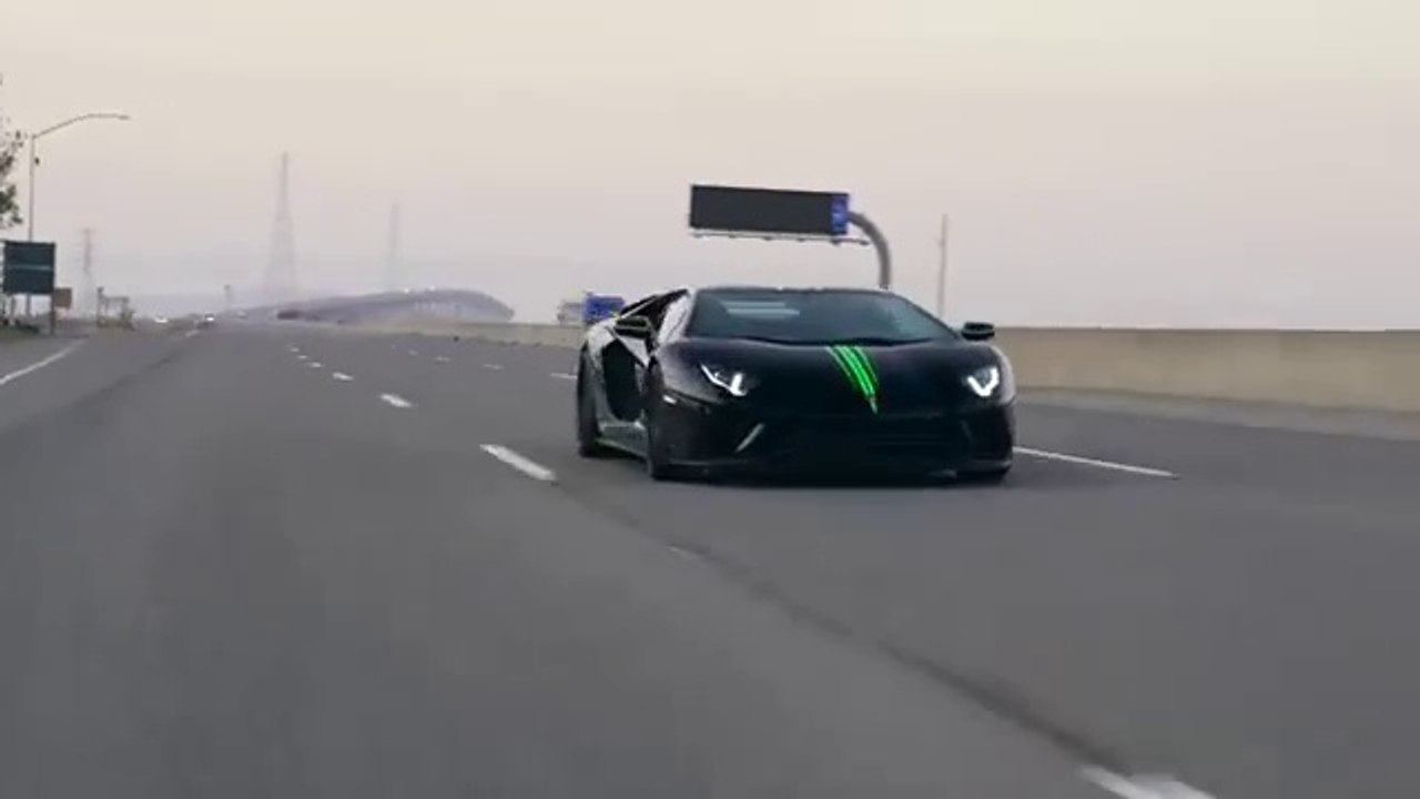 Flame Spitting Aventador S in [4K] - video Dailymotion