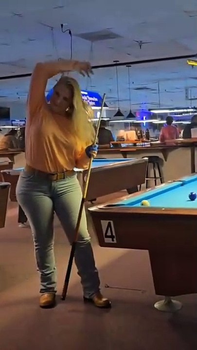 Lady billiard for you - Video Dailymotion