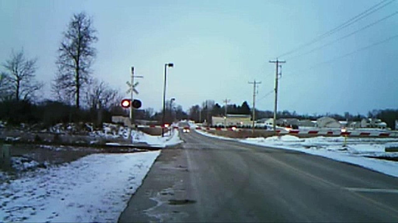 UP 710 Light Powered through Johnson Creek 1_10_11 - video Dailymotion