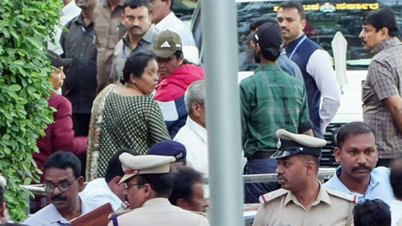 KN_BH-11_BENGALURU_NAXALITE_MEETS_CM_18-17-37 - video Dailymotion