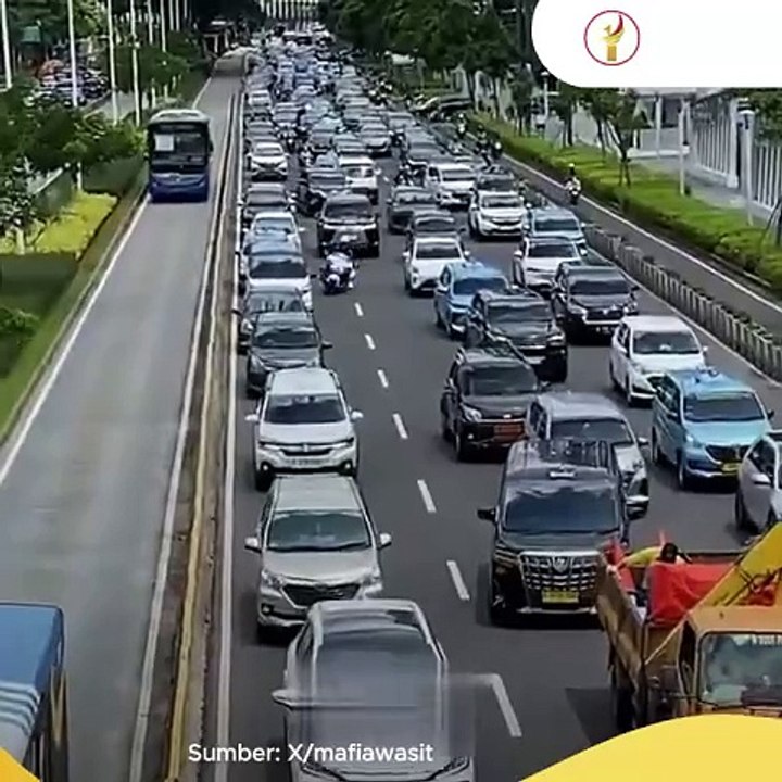 Heboh! Aksi Sopir Taksi Tantang Patwal Mobil Menteri Plat RI 36, Siapa ...