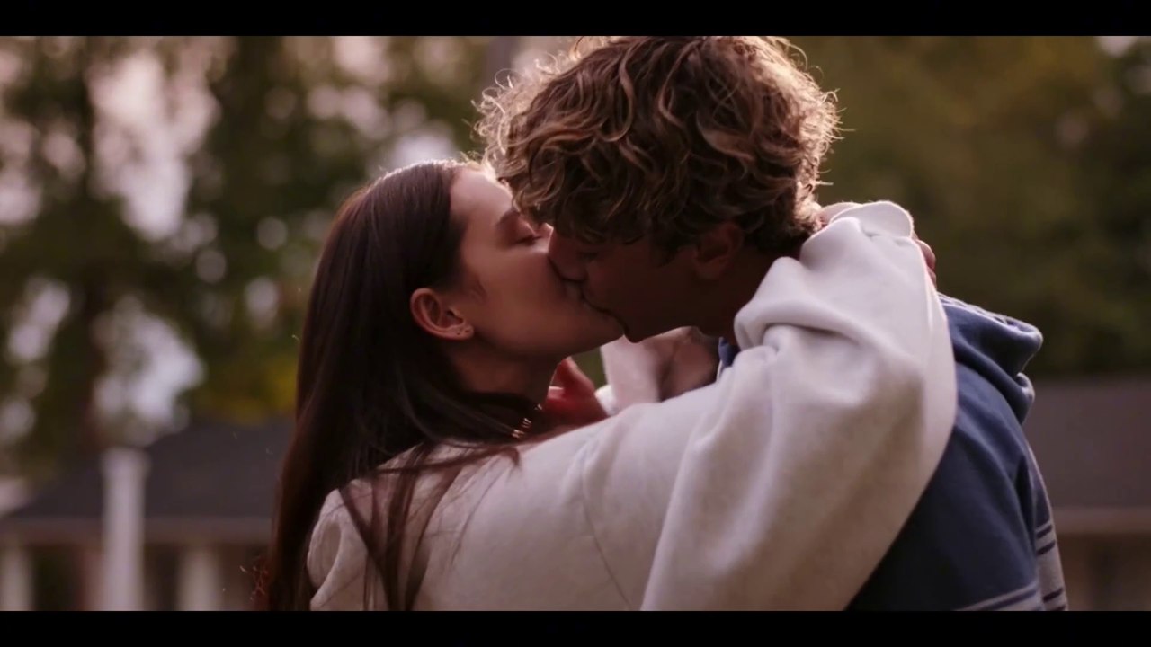 The Summer I Turned Pretty | “Passionate kiss between Jeremiah and Belly” - video Dailymotion