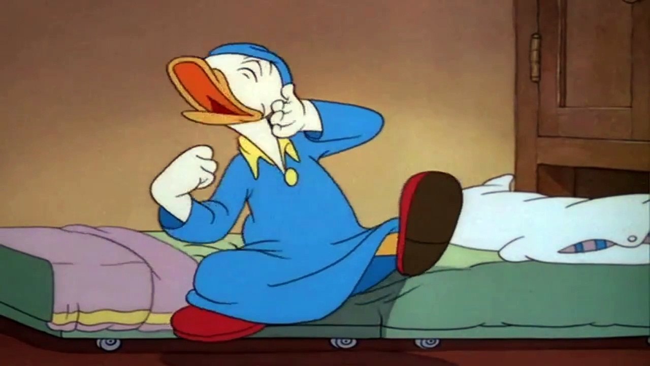 Donald Duck Cartoons 25 - Early To Bed 1941 | Need a tight sleeping ...
