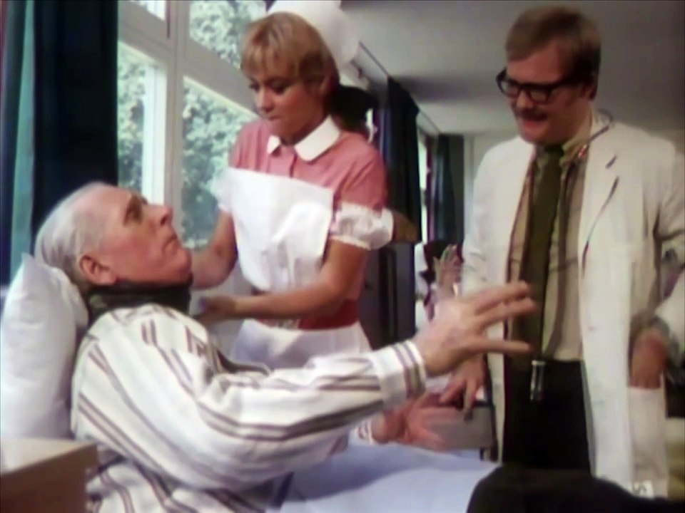 Benny Hill - En route pour l'hôpital… - video Dailymotion