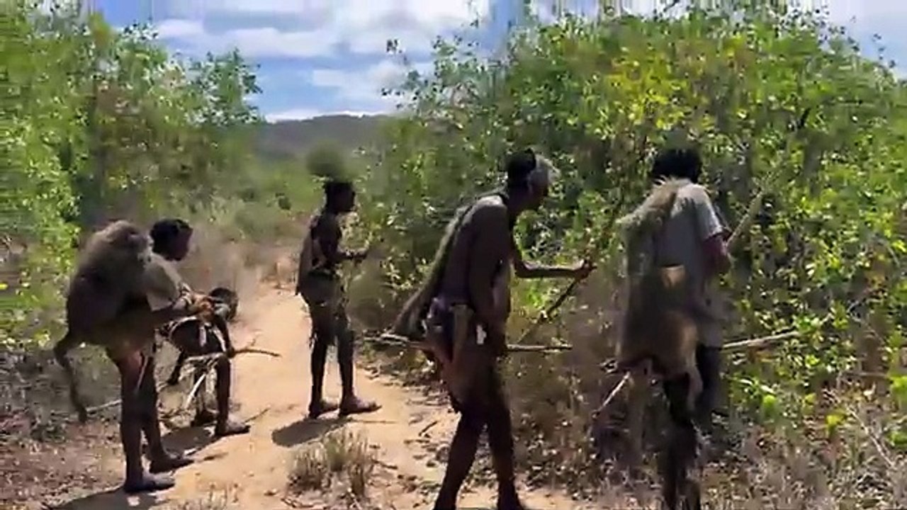 WILD Baboon Monkey HUNT with Africa's MOST FEARLESS Hadzabe Tribe ...