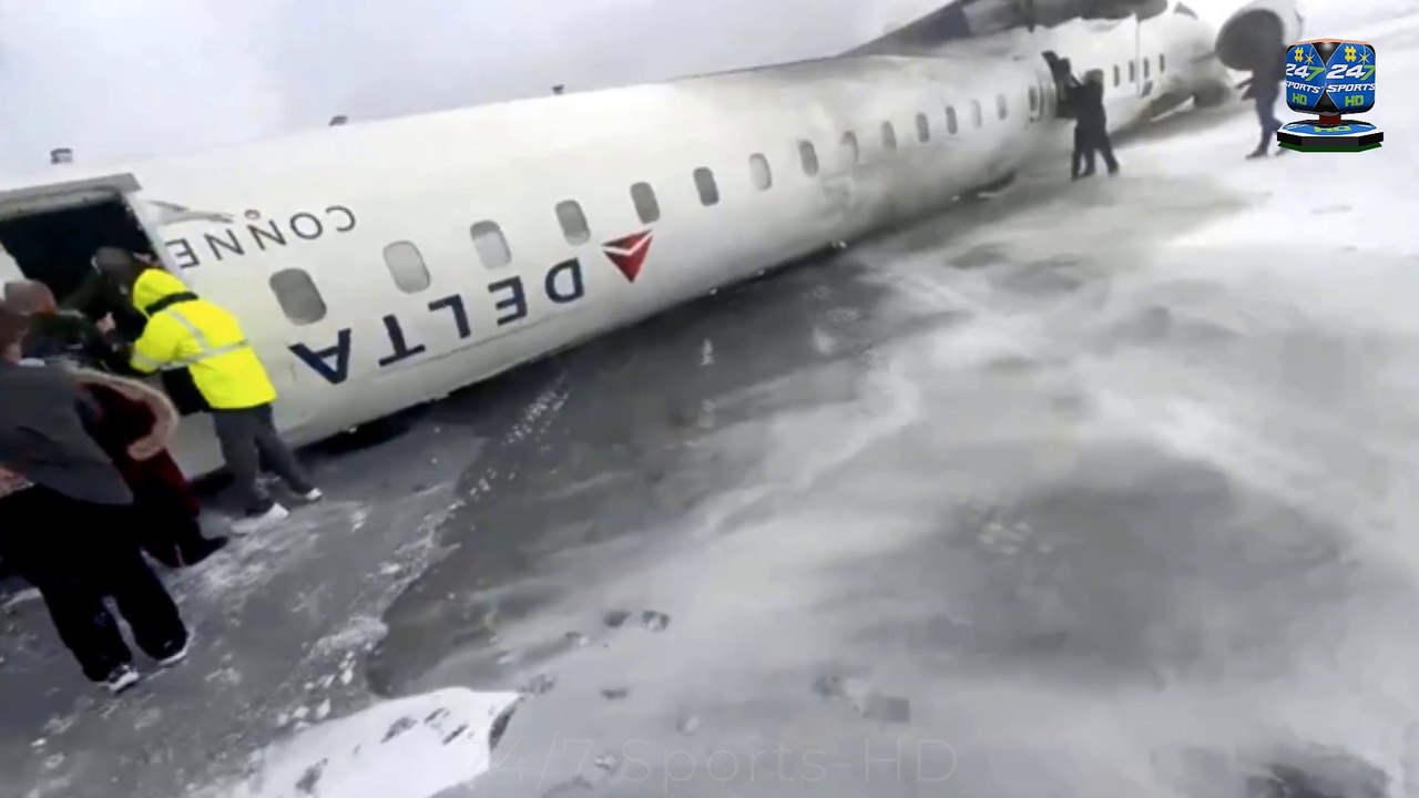 Delta plane crashes & flips on its ROOF at Toronto airport with 15 ...