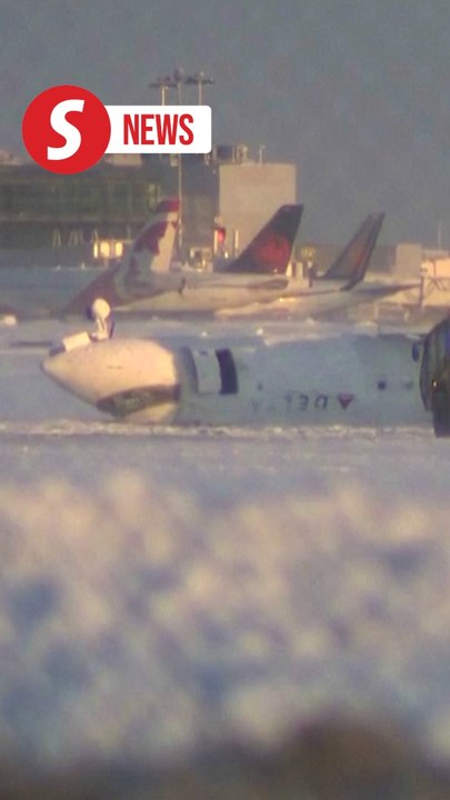 Delta plane flips upside down on landing at Toronto airport, injuring 18 - video Dailymotion