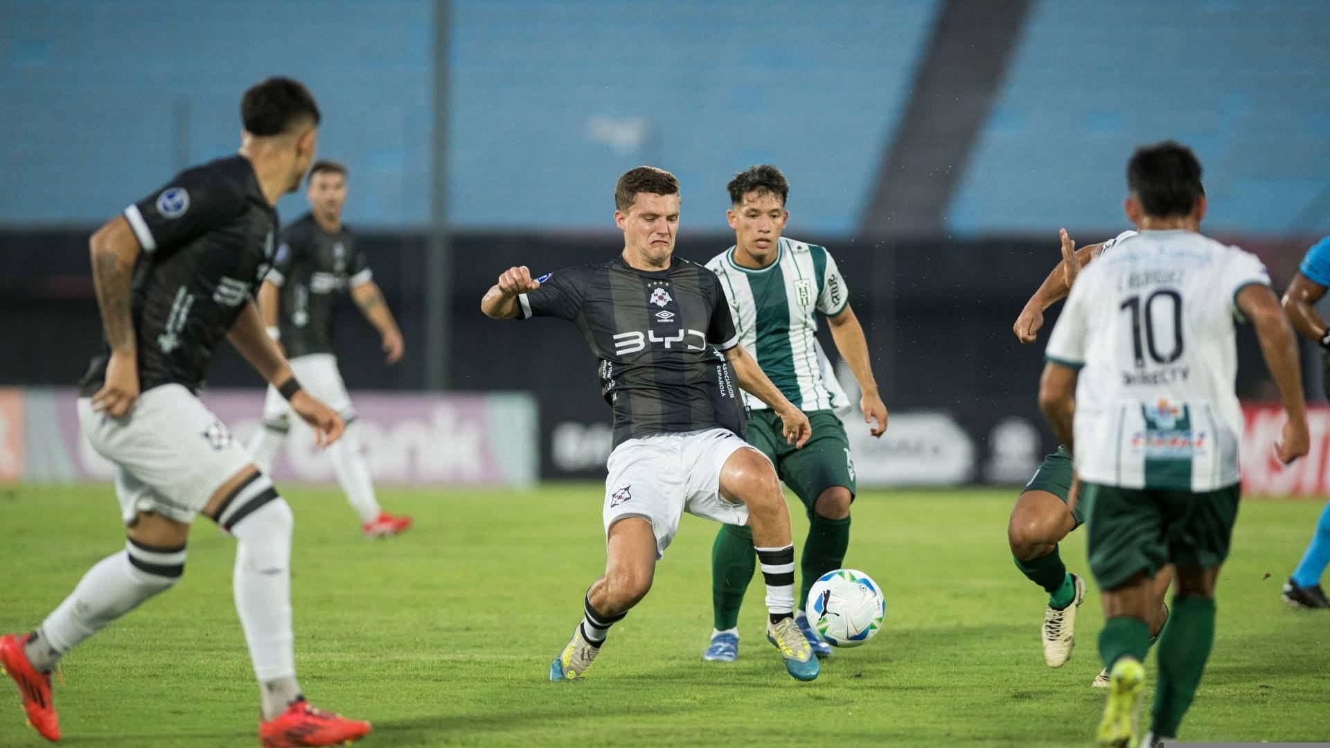 Racing Eliminates Wanderers in Montevideo Derby to Advance in Copa ...