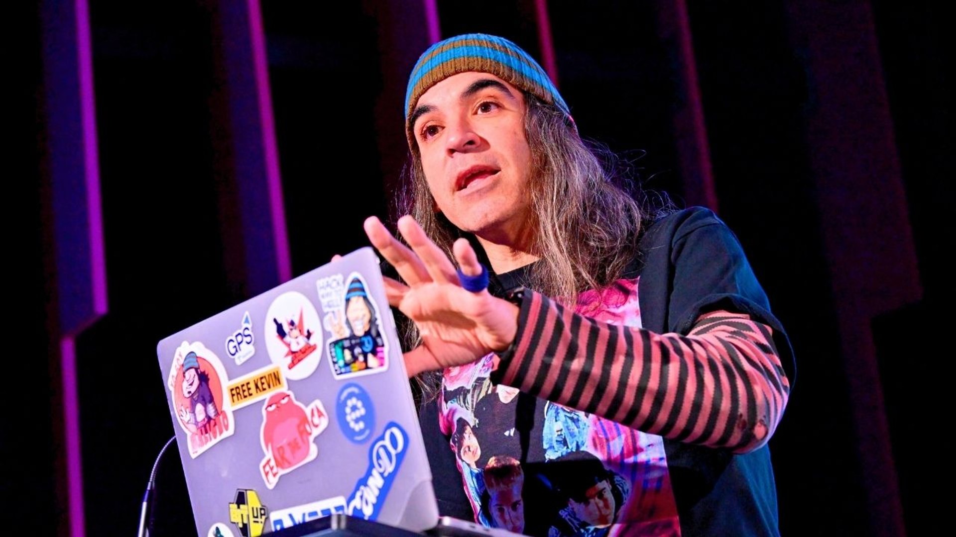 Telefónica fulmina de su equipo al 'hacker' Chema Alonso - EXPANSIONTV