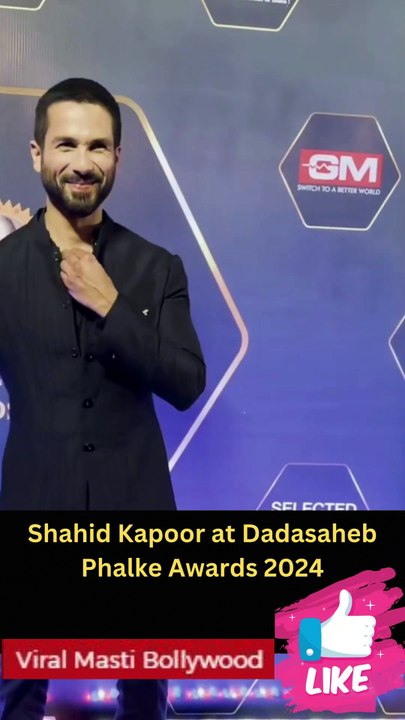 Shahid Kapoor and Kareena Kapoor at Dadasaheb Phalke Awards 2024 Viral Masti Bollywood - video ...