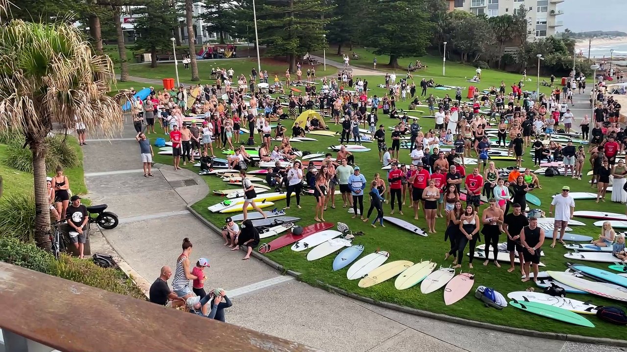 World's Biggest Paddle Out - video Dailymotion