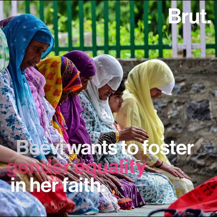 Muslim Woman Leads Prayers For Mixed Congregation In A First - video ...