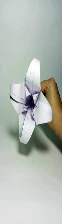 How to Fold Elegant Origami Lilies: Step-by-Step Tutorial - video ...