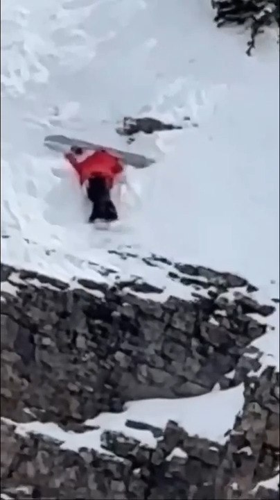 Snowboarder Loses Control and Falls Off Cliff - video Dailymotion