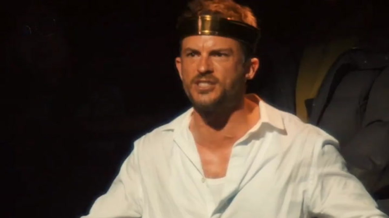 Bridgerton and Wicked star Jonathan Bailey tackles the Bard in trailer for Richard II - video ...