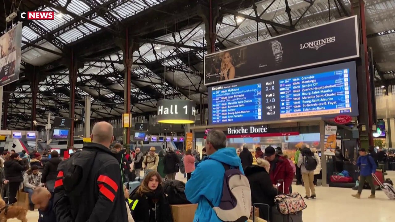 Le pont du 8 mai gâché par les grèves SNCF - Vidéo Dailymotion
