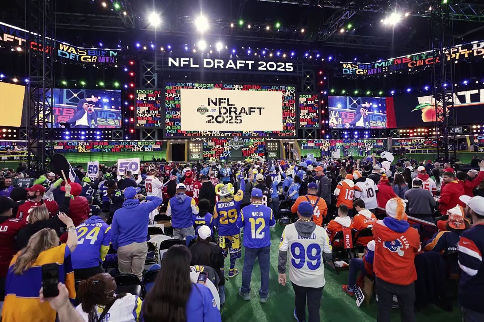 Shedeur Sanders "at his party" acting like nothing happened after ...