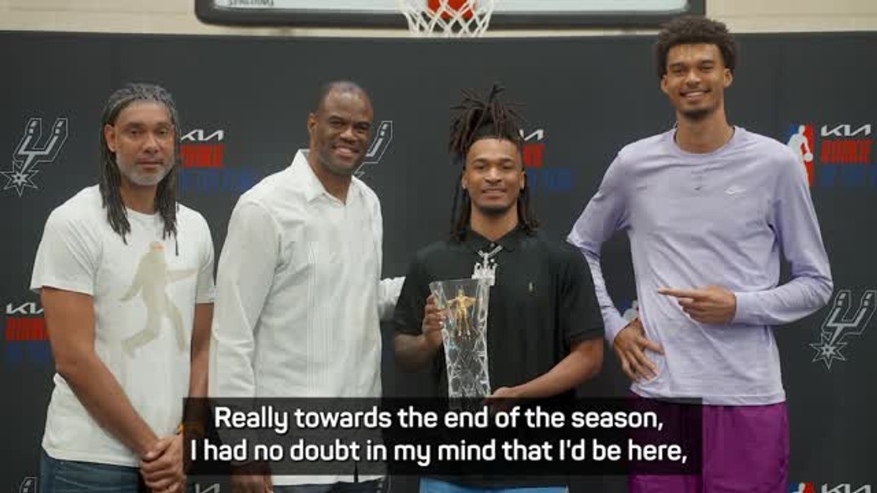 Castle presented ROTY award by Wemby, Duncan and Robinson - video ...