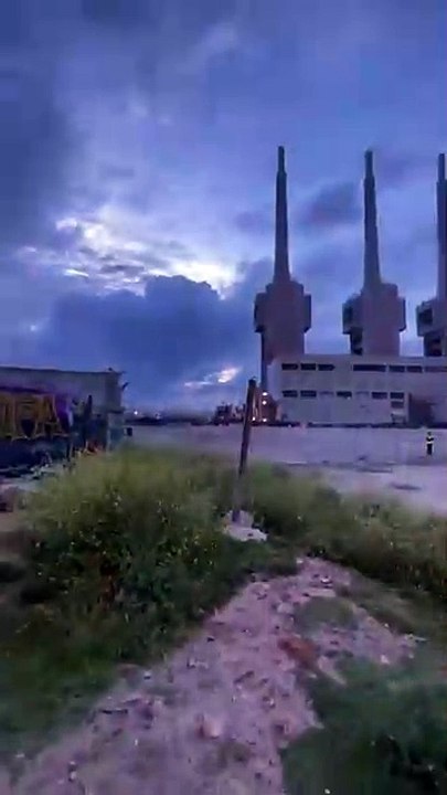 Travis Scott actuando en Les Tres Xemeneies de Sant Adrià del Besòs ...