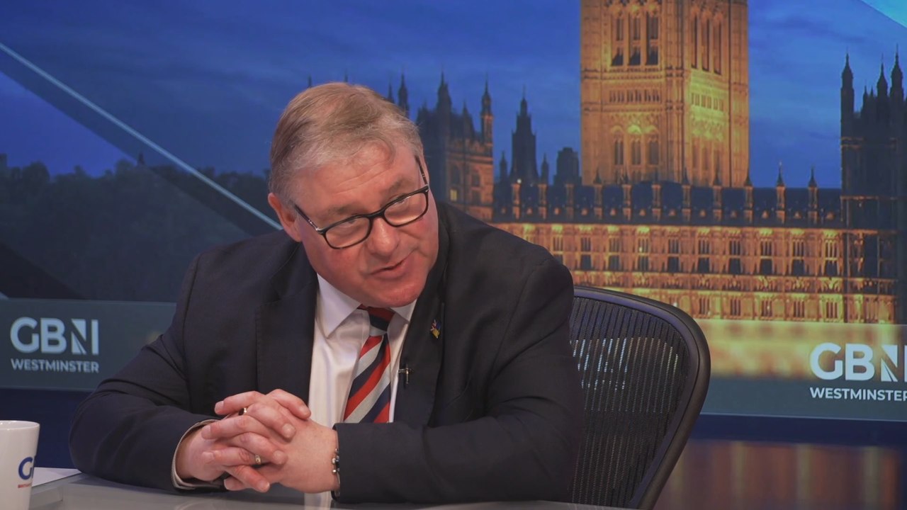 Shadow Defence Minister calls on public to support end to 'two-tier ...