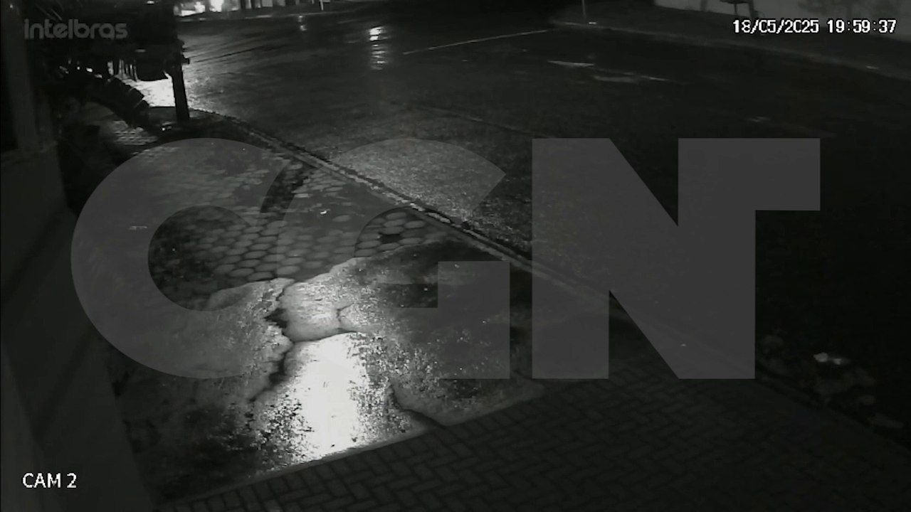 Câmera registra acidente entre Civic e Kwid na Rua Machado de Assis ...