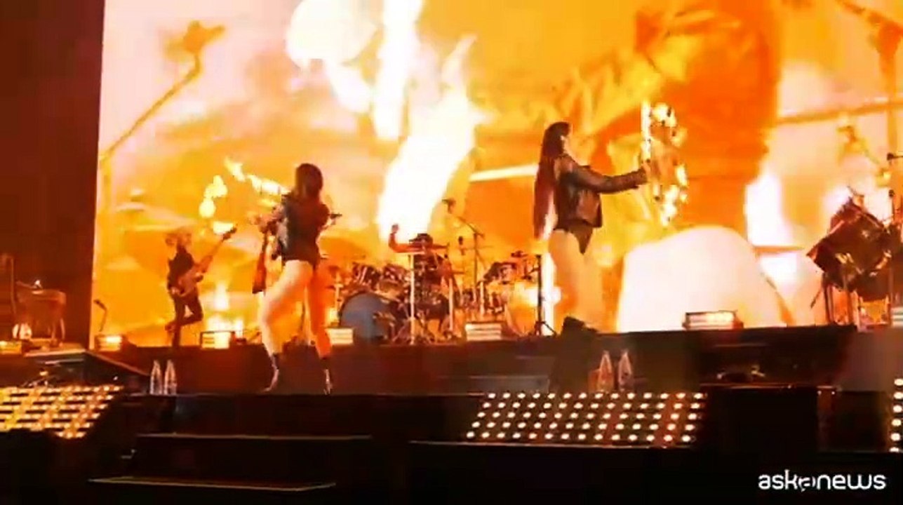 Irama mostra la sua forza travolgente dal vivo a Milano - Video Dailymotion