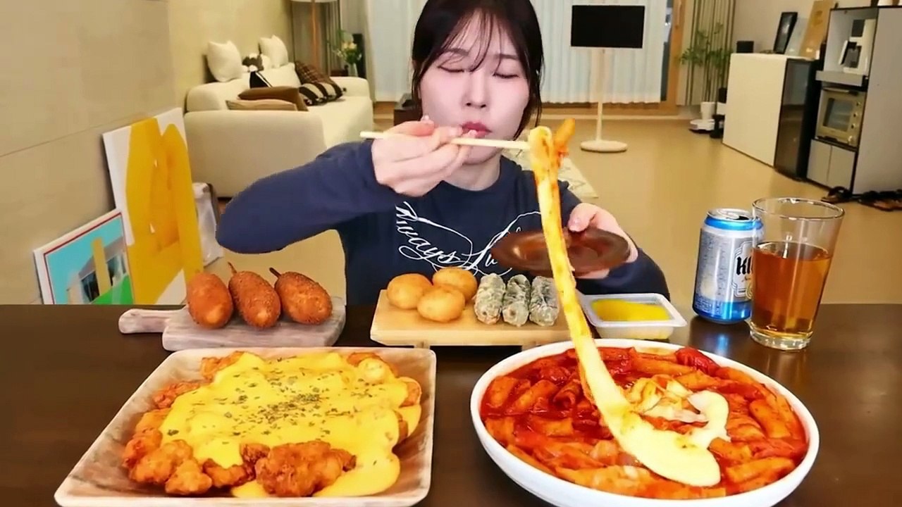 ASMR MUKBANG Cheddar Cheese Crispy Fried Chicken Tteokbokki Hot Dog Cheese Ball eating - video ...