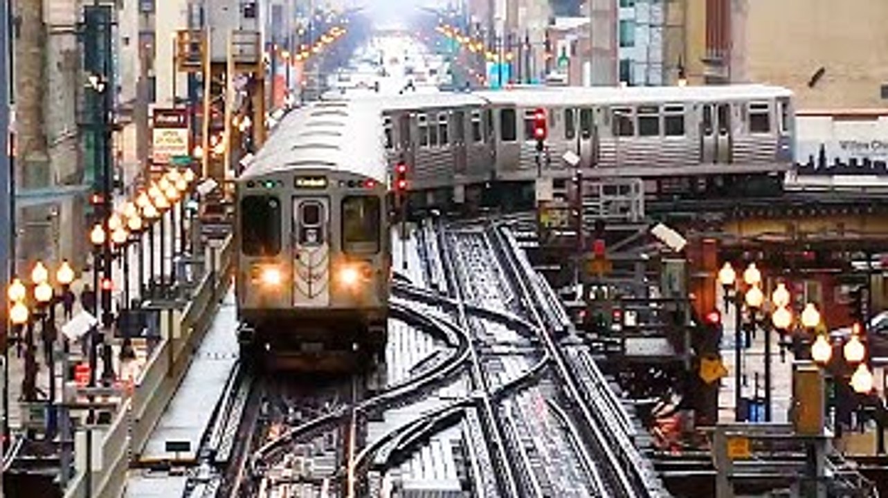 🇺🇸Riding on the Chicago 'L' Elevated Train on the Loop, CTA Train ...