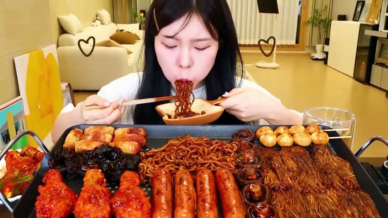 ASMR MUKBANG Fire black Beans noodles, Mushrooms, Seasoned fried chickens, Sausages, eating ...