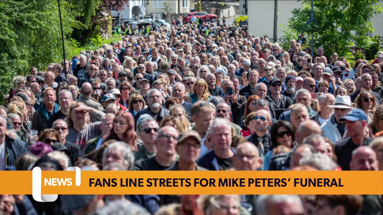 Fans travel across the world for Mike Peters’ funeral - video Dailymotion