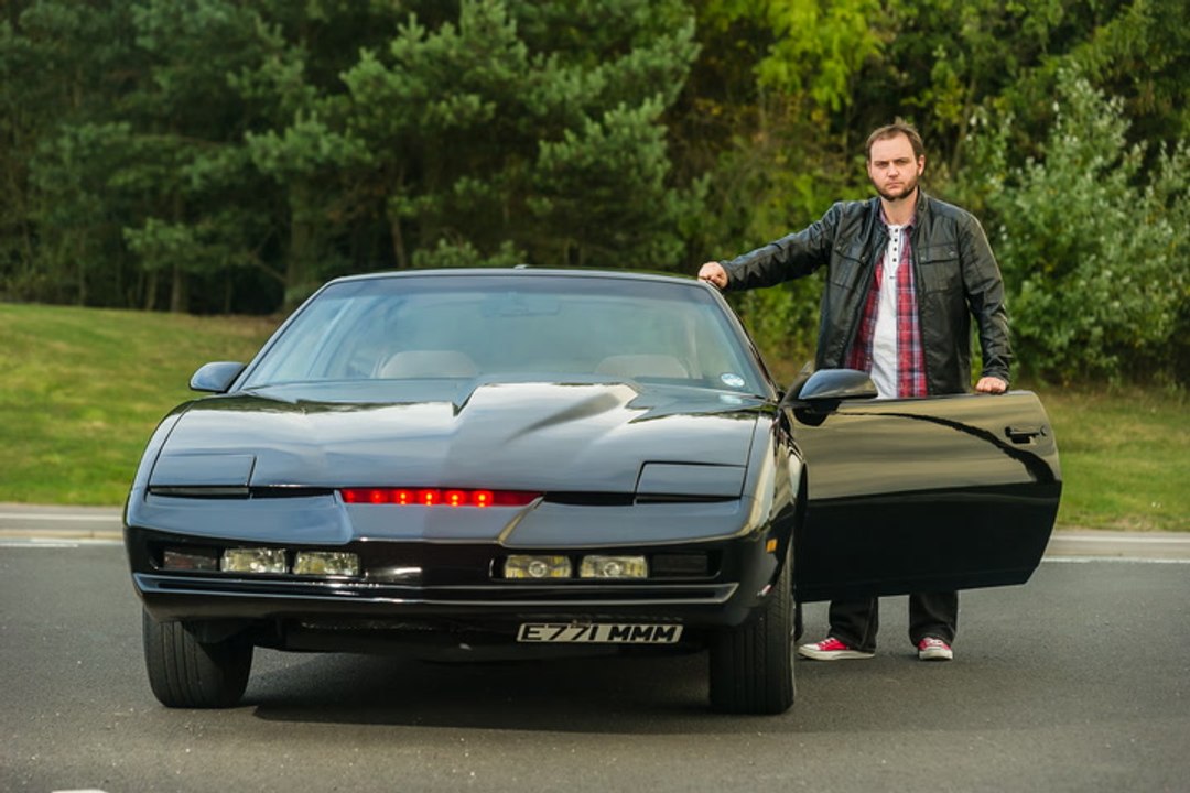 Real Life Knight Rider: Fan Spends Over $22,000 Recreating Iconic Car ...