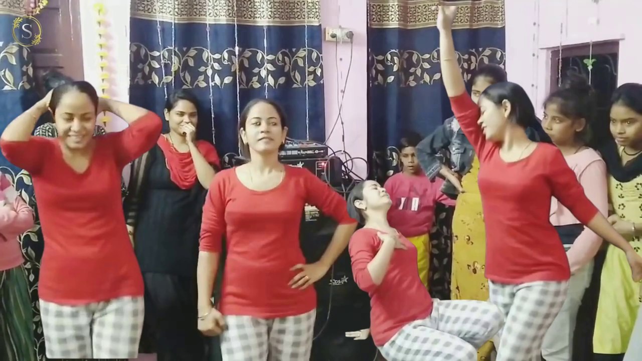 Viral Girl, Gup Chup Gup Chup Song , fire Dance performance ,mehndi ...