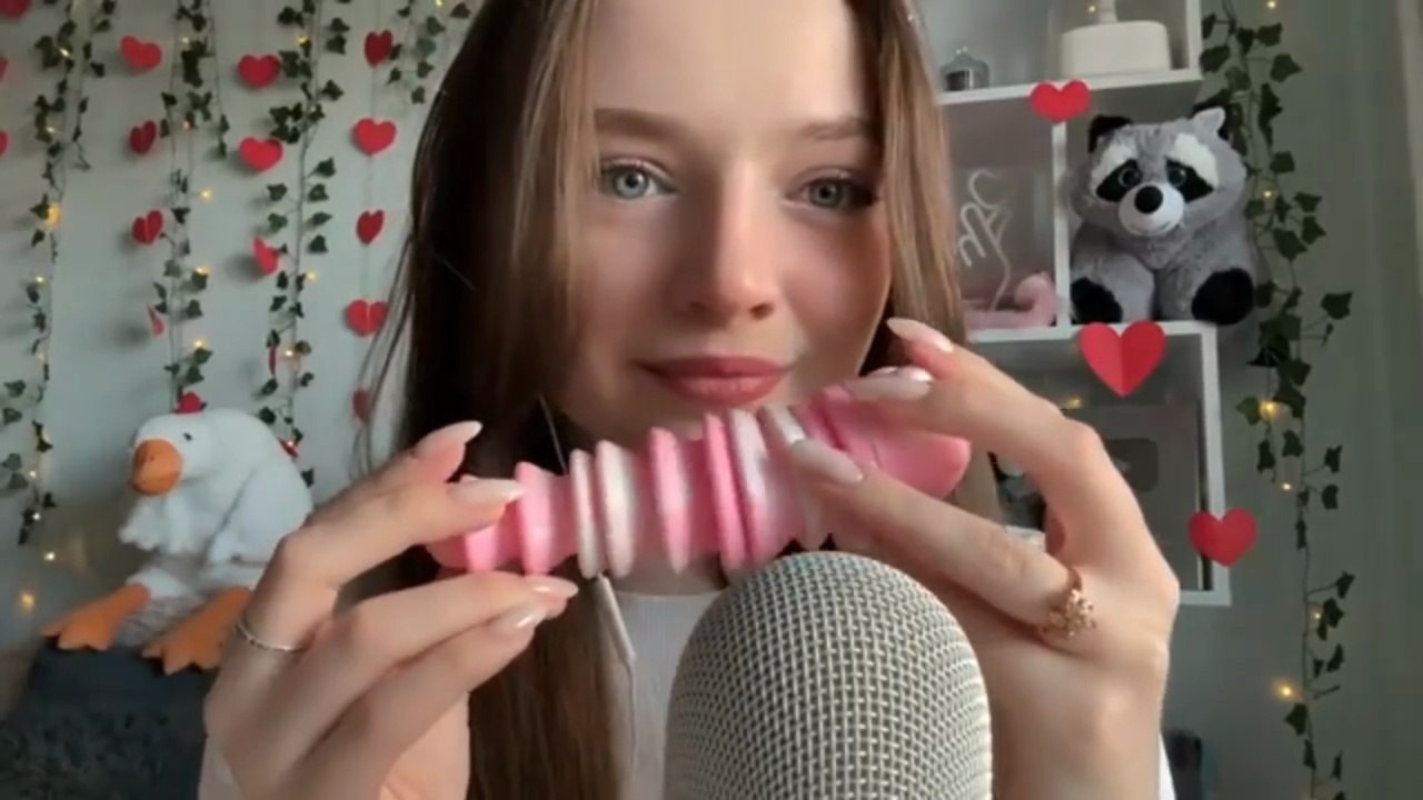 "ASMR for Sleep: Gentle Hand Movements & Soft Whispering to Help You Relax Fast" - video Dailymotion