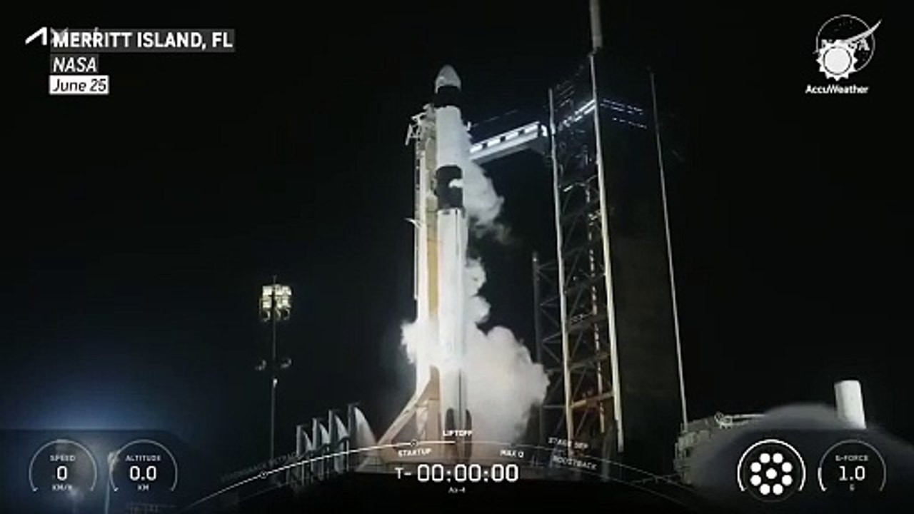 Astronauts blast off into space aboard SpaceX rocket - video Dailymotion