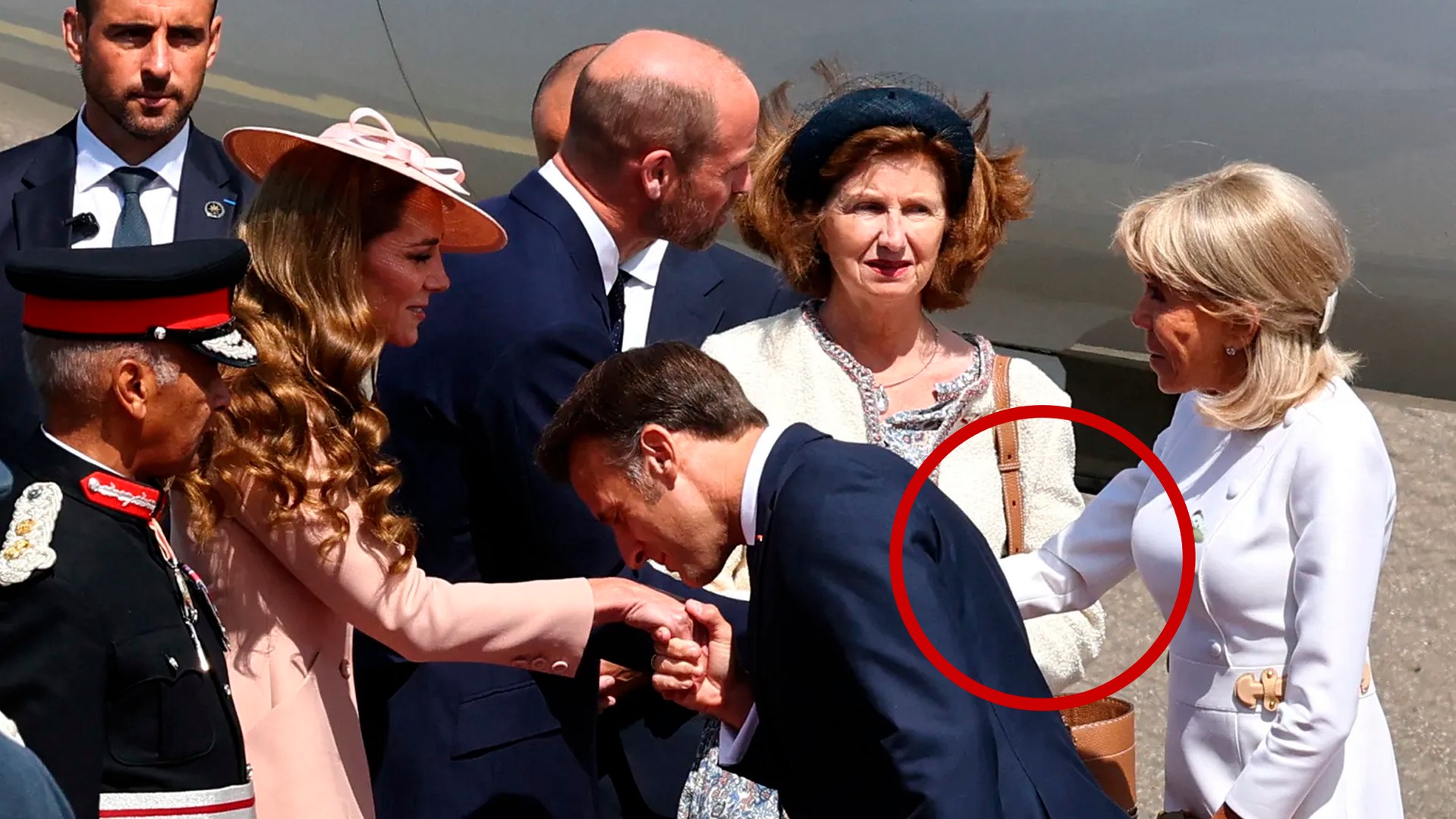 Emmanuel Macron se vuelve a viralizar ahora por rechazo de su esposa en ...