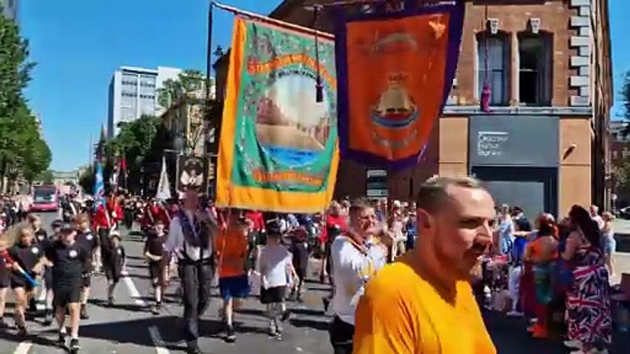 Belfast Twelfth 2025 - full parade - video Dailymotion