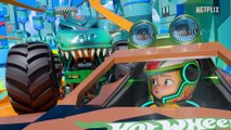Racers VS Runaway T-Rex Transporter! 🦖 Hot Wheels Let's Race _ Netflix ...
