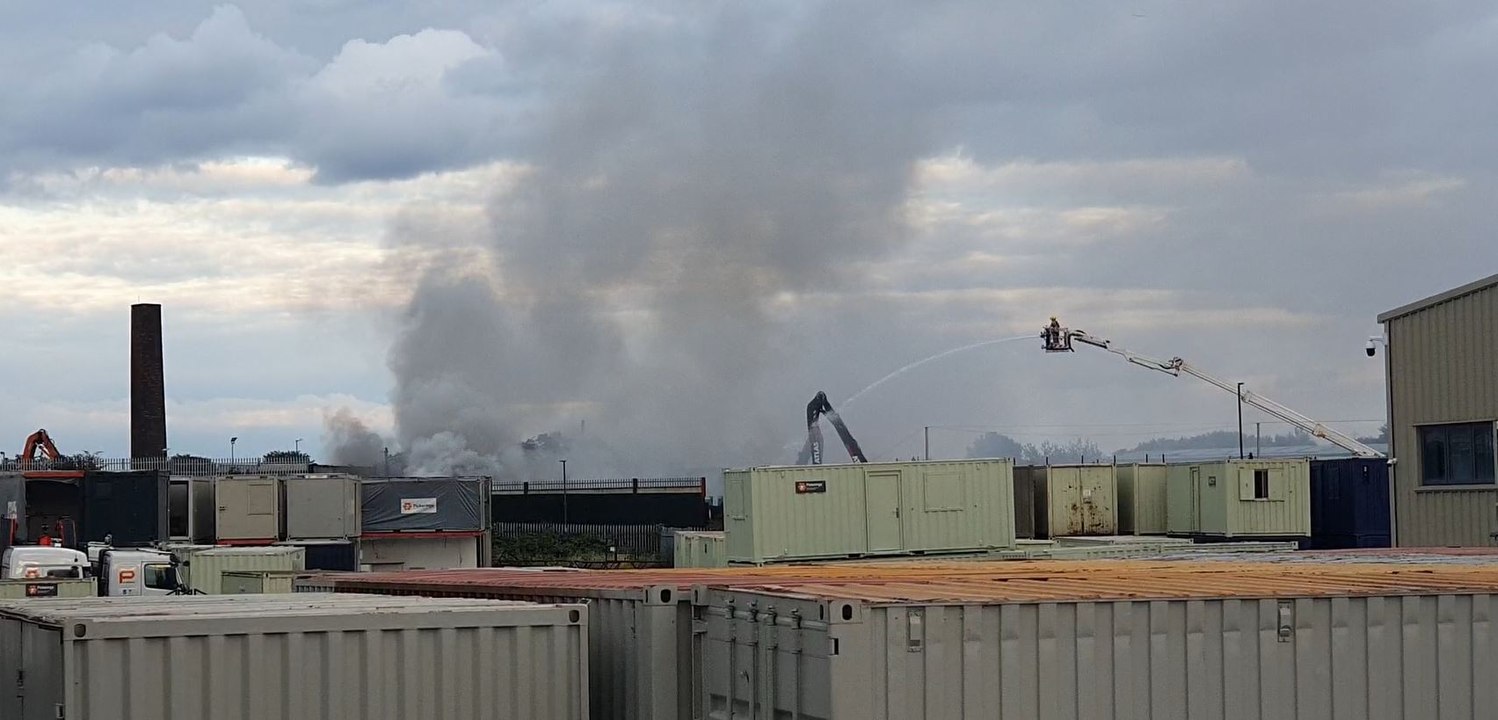 Willenhall scrapyard fire - video Dailymotion