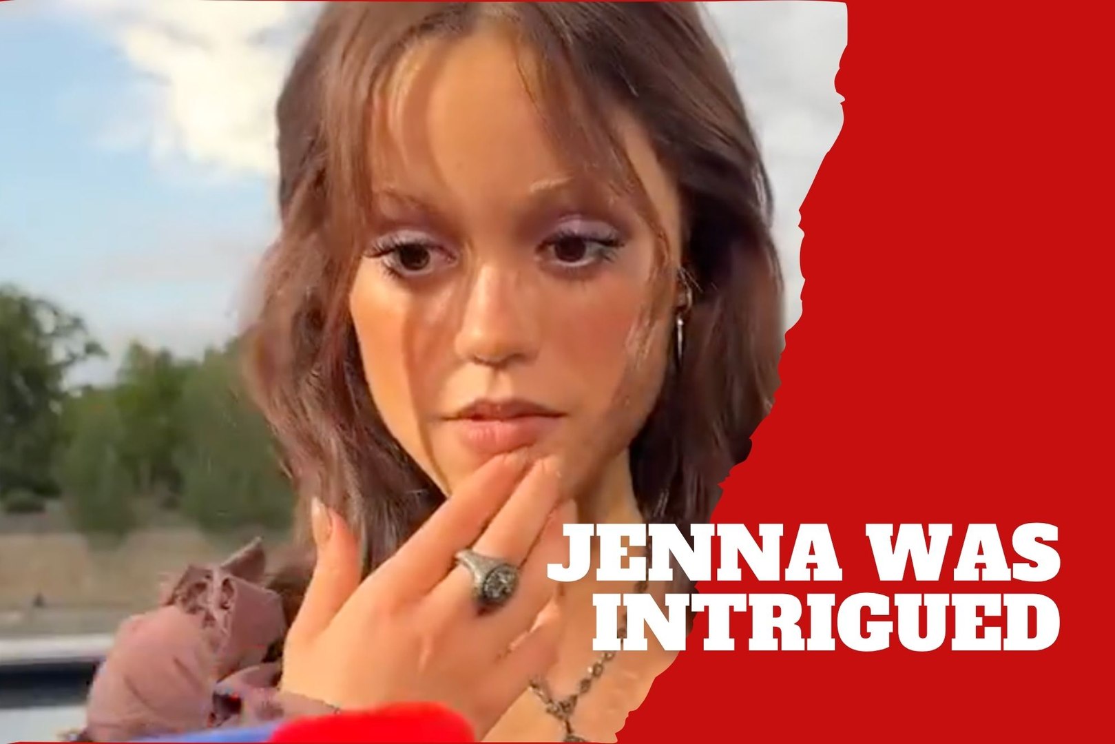 Jenna Ortega loses her mind with an odd-shaped microphone during ...