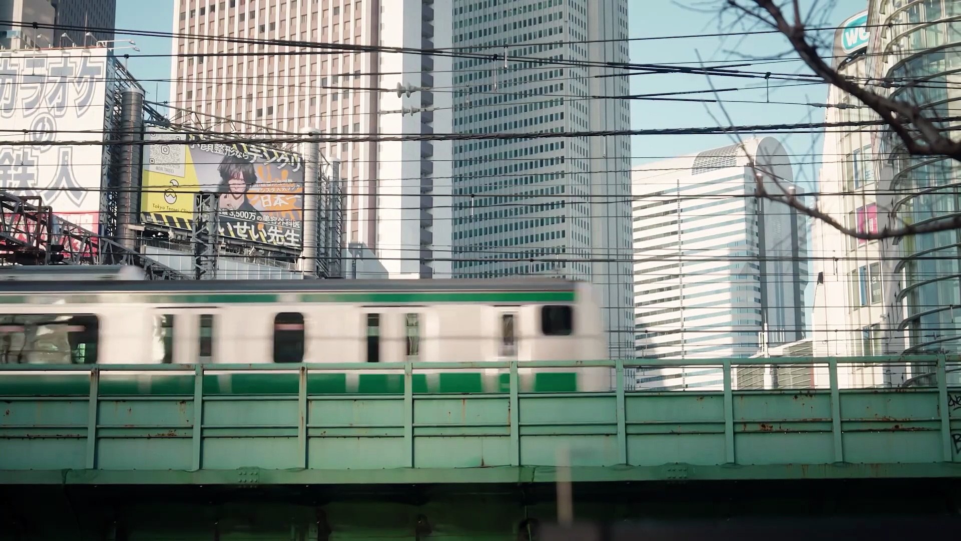 Humanoid AI robot kissed by man in viral video so real it?ll blow your ...