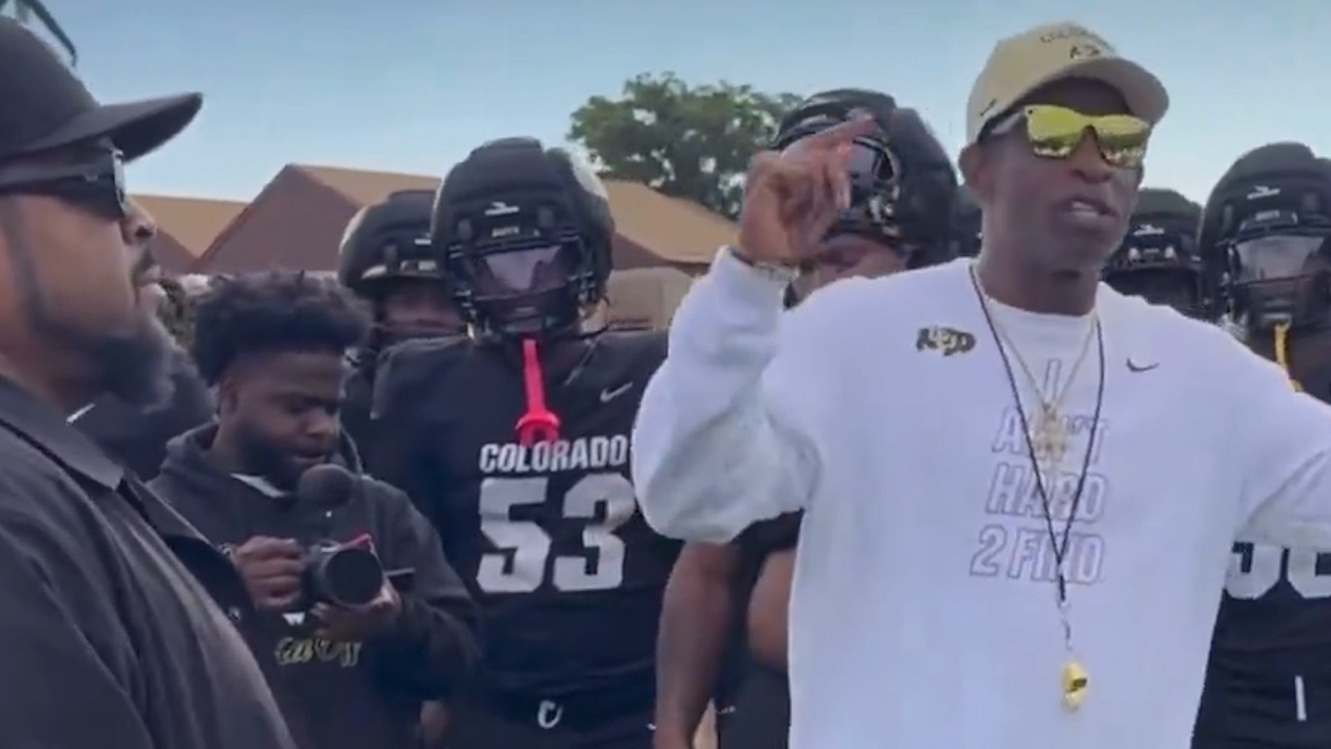 Ice Cube speaks to the Colorado Football Team before practice - MARCA ...