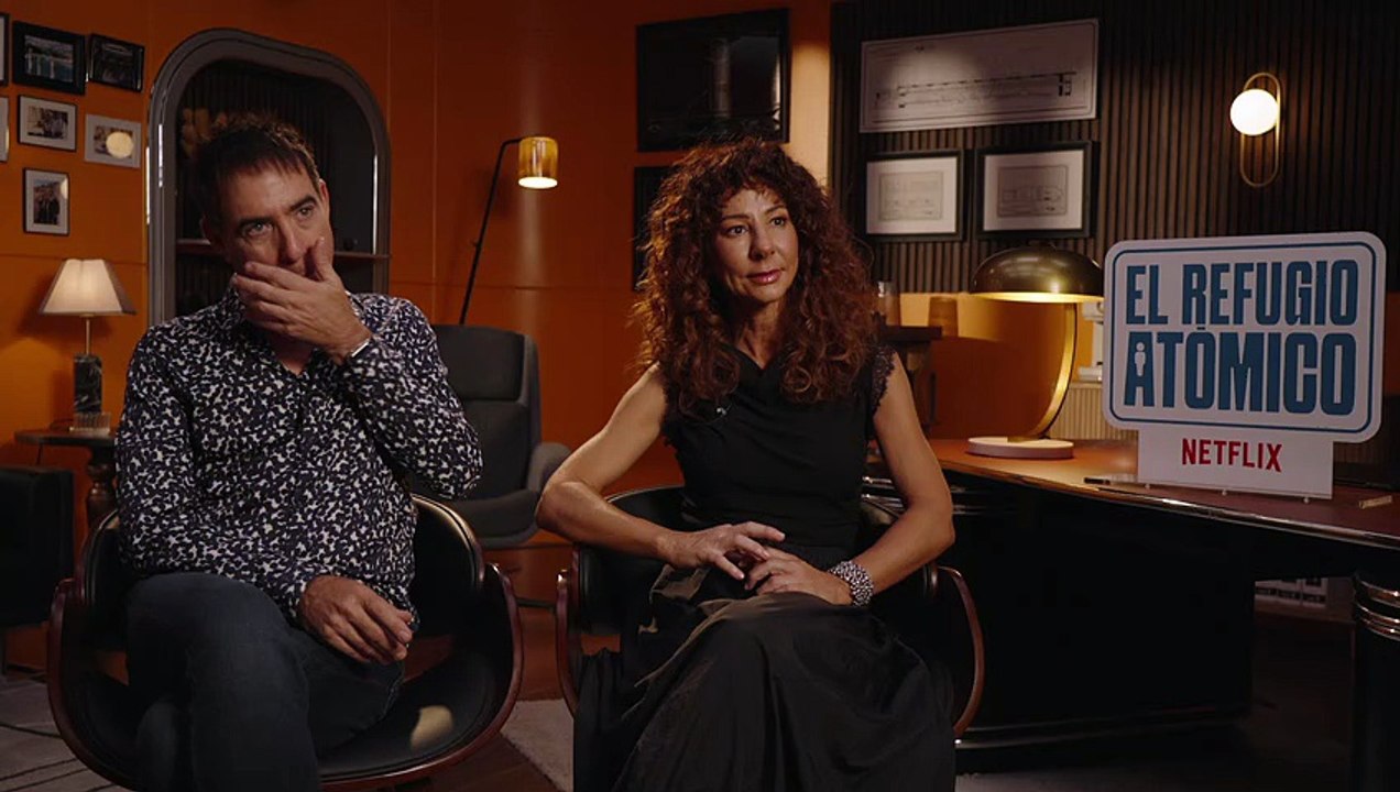 Entrevista con Álex Pina y Esther Martínez Lobato, creadores de 'El refugio atómico' - Vídeo ...