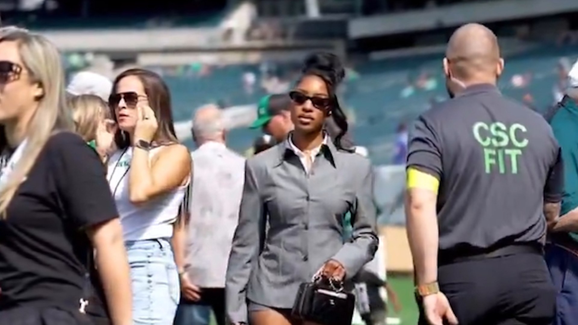 Security almost broke his neck checking out DeVonta Smith?s fiancée ...