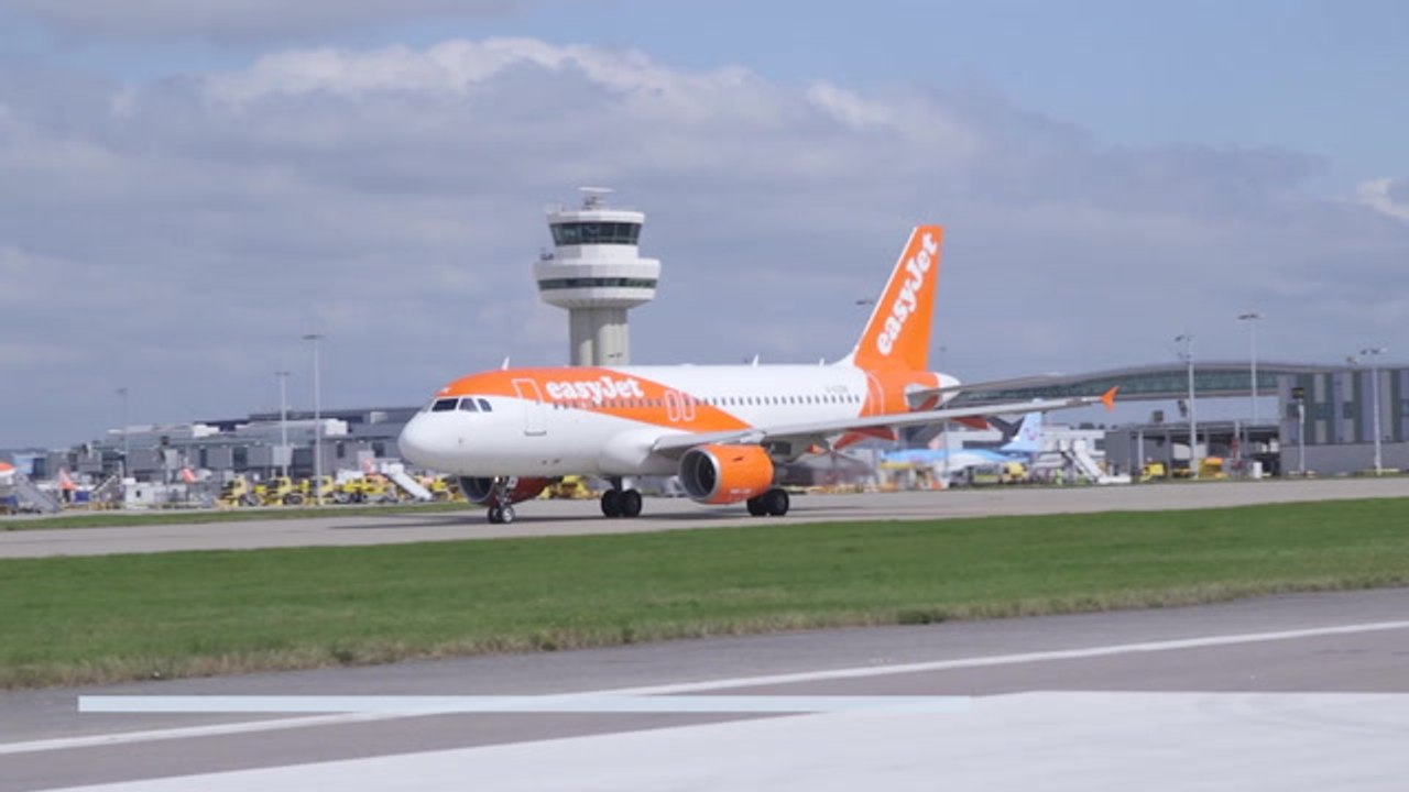 Plane landing on wrong runway 'comes within three metres' of crashing ...