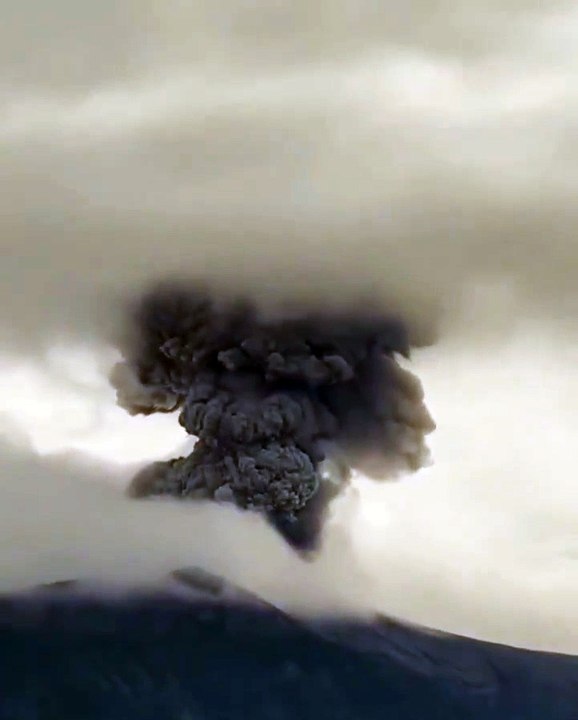 Large Eruption of Mount Marapi Volcano in West Sumatra, Indonesia – 16 ...