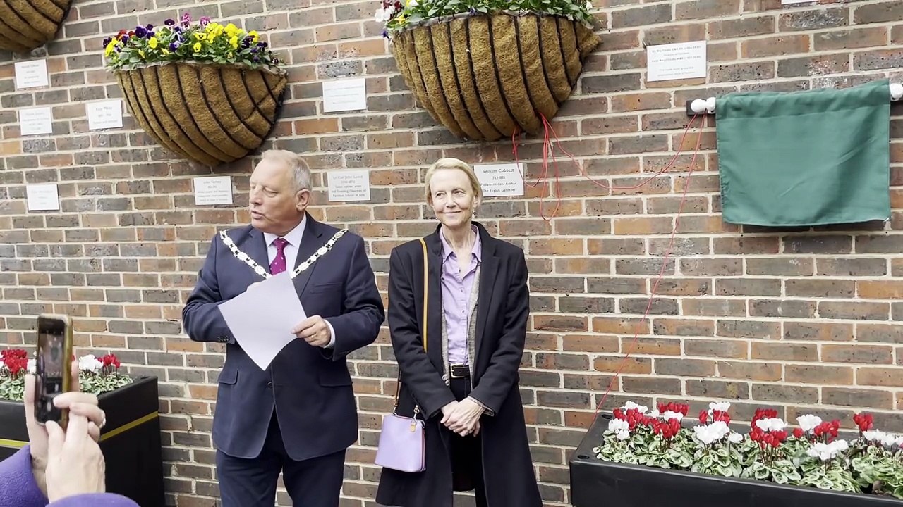 Plaque unveiled honouring Farnham tree expert Alan Mitchell - video ...