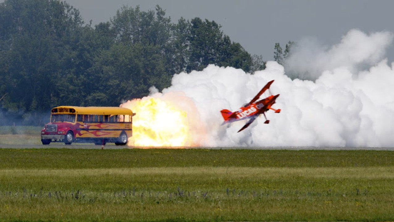 Incredible Jet-Powered School Bus - video Dailymotion